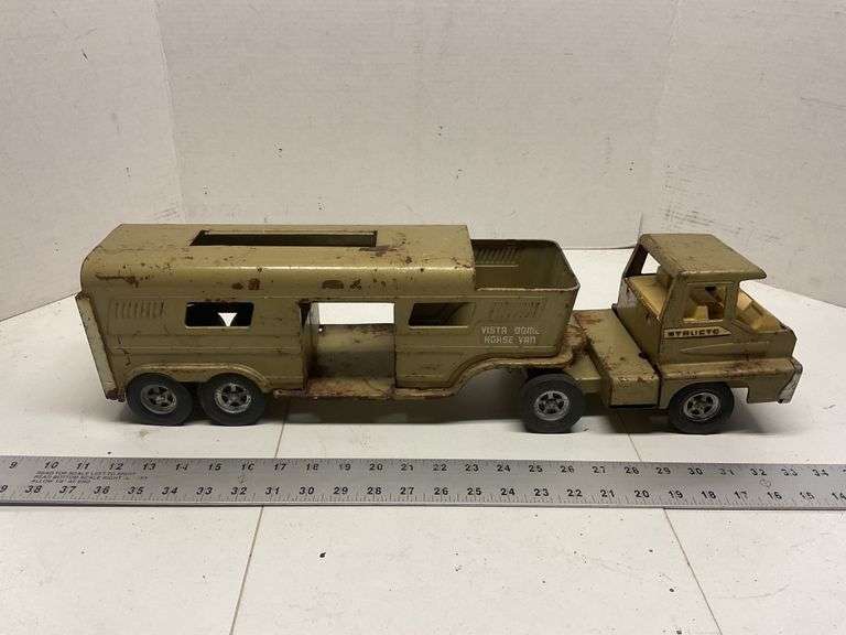 Structo vista dome horse van - Legacy Auction Company