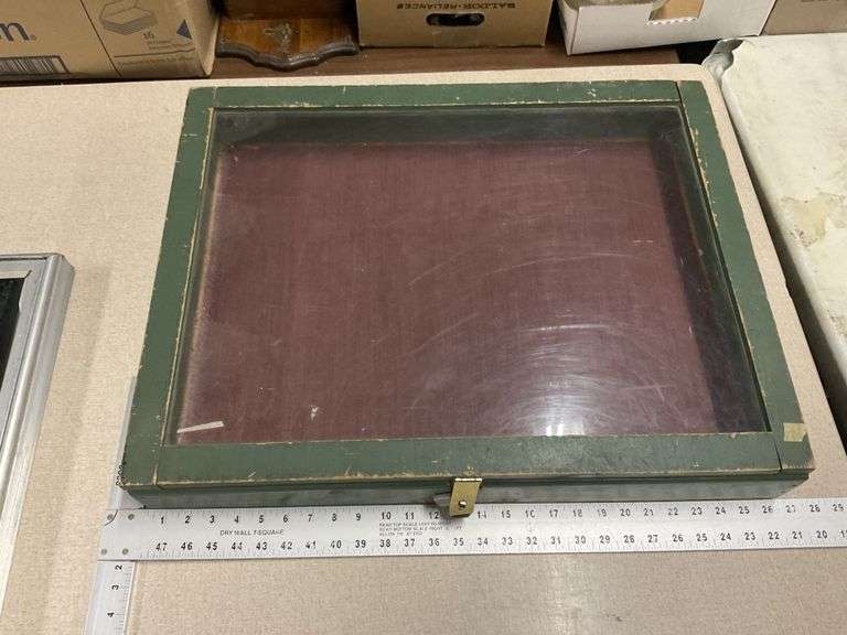 Display cases - Legacy Auction Company