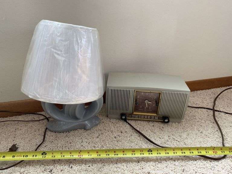 Radio and lamp - Legacy Auction Company