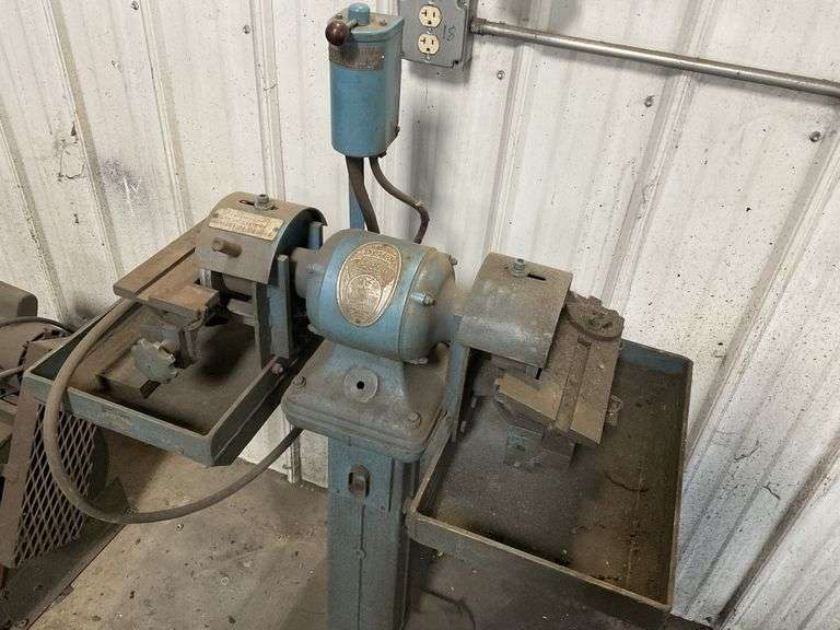 Delta triple duty Grinder. 229 volt, 3 phase. - Legacy Auction Company