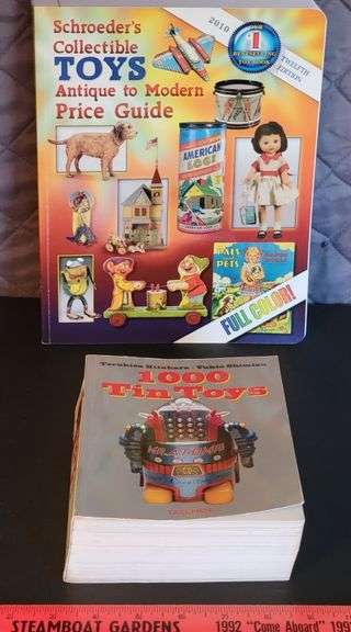 Taschen Guide to "1,000 Tin Toys" & Schroeder's Collectible Toys Price ...