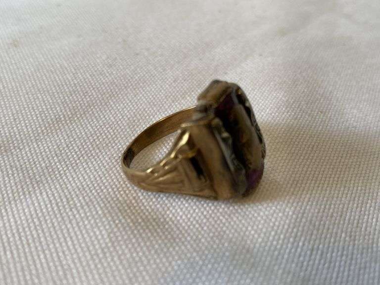 10k gold 1968 class ring - Legacy Auction Company