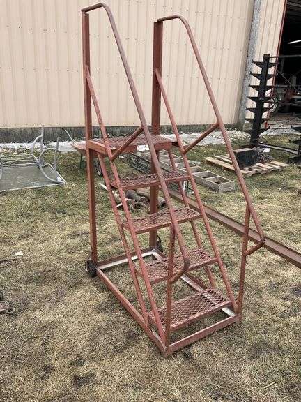 Portable shop steps - Legacy Auction Company