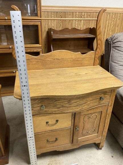 Oak commode - Legacy Auction Company