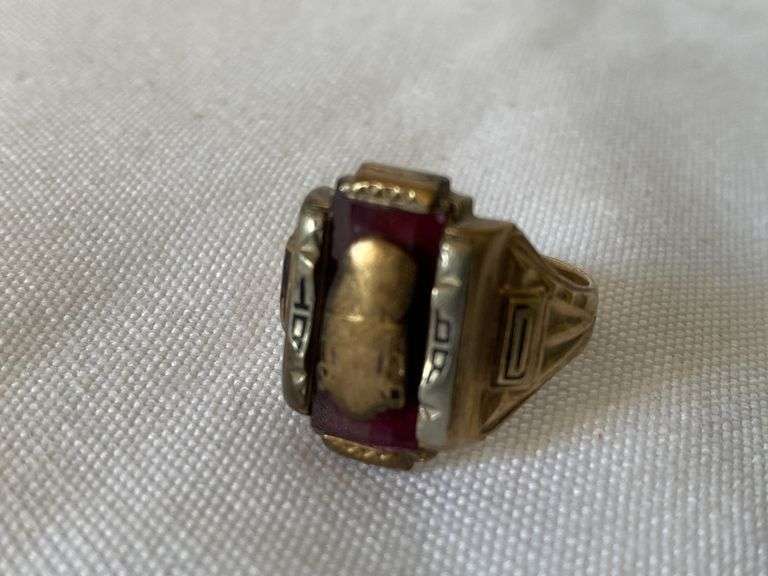 10k gold 1968 class ring - Legacy Auction Company
