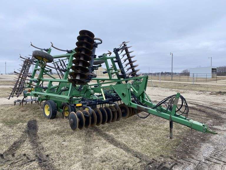 John Deere 726 soil finisher 22’ heavy Harrow, 300 acres on new blades ...