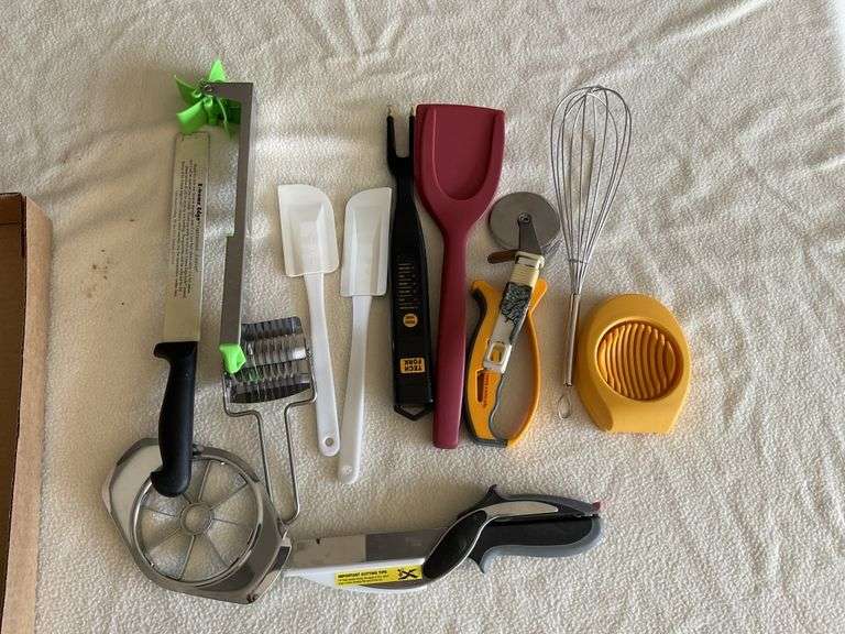 Miscellaneous kitchen utensils - Legacy Auction Company