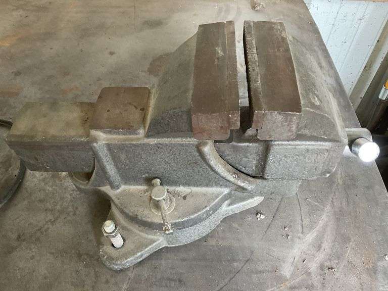 5 1/2 inch vice - Legacy Auction Company