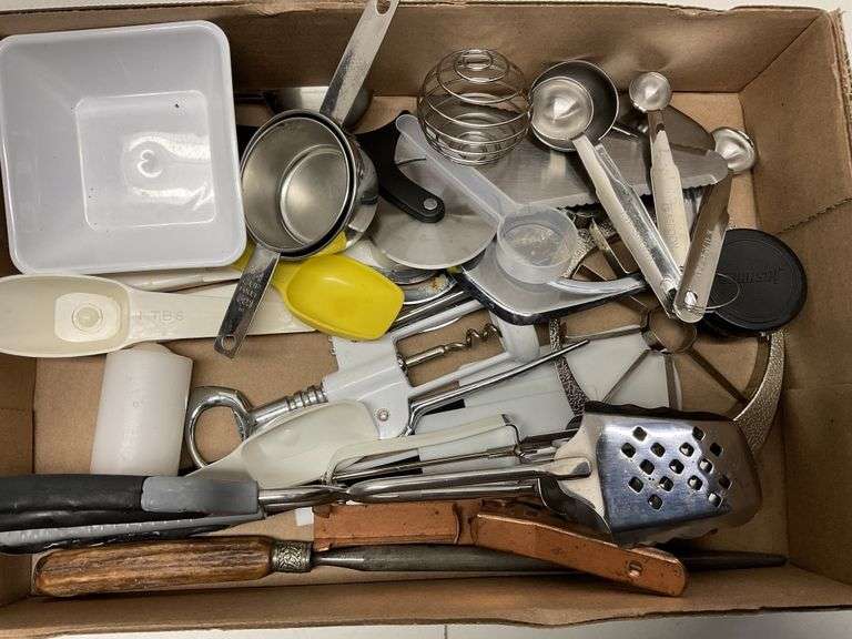 Miscellaneous kitchen utensils - Legacy Auction Company