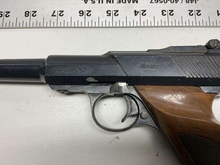 Daisy CO2-200 pistol and Daisy Model 177 BB - Legacy Auction Company