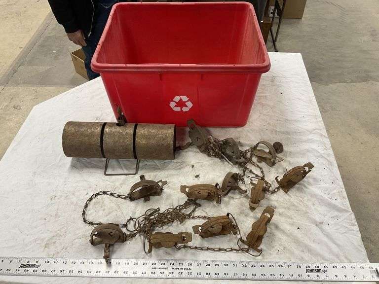 Assorted foot traps and tote - Legacy Auction Company