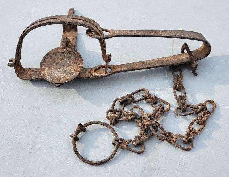 Chain & Vintage Trap - Legacy Auction Company