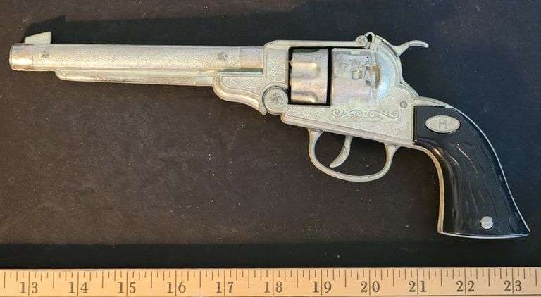 Vintage Childs Toy 6 Shooter Cap Gun (Had - Legacy Auction Company