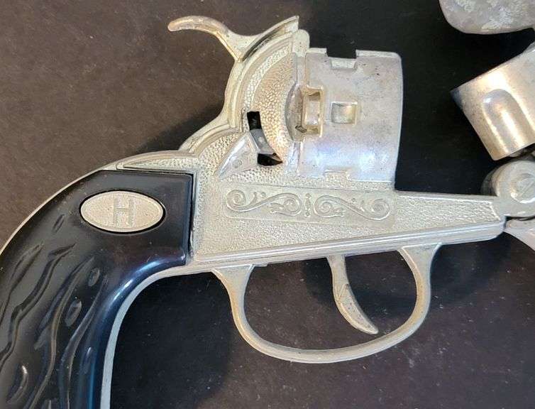 Vintage Childs Toy 6 Shooter Cap Gun (Had - Legacy Auction Company