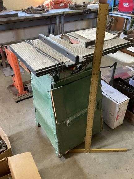 Sears Craftsman 8 in direct drive table saw - Legacy Auction Company