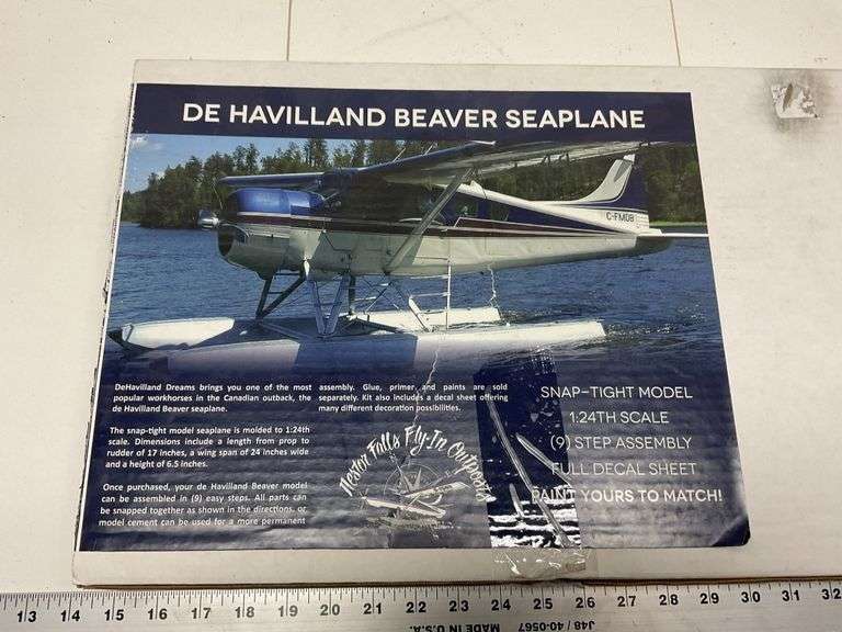 De Havilland Beaver seaplane snap tight model - Legacy Auction Company
