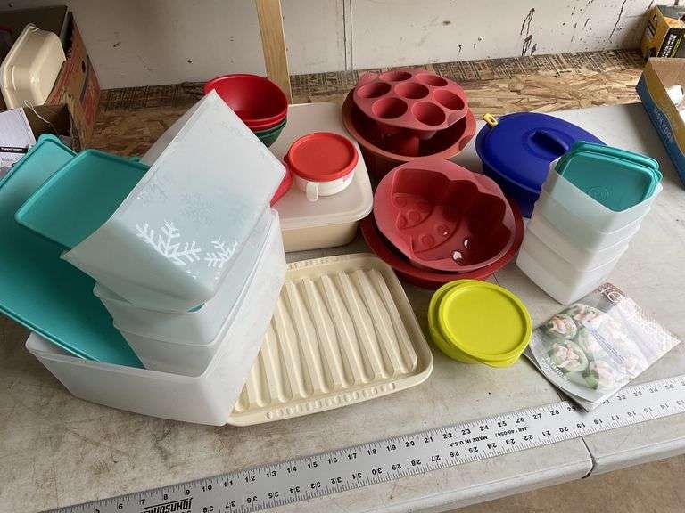 Tupperware bacon cooker, silicone baking pans, - Legacy Auction Company