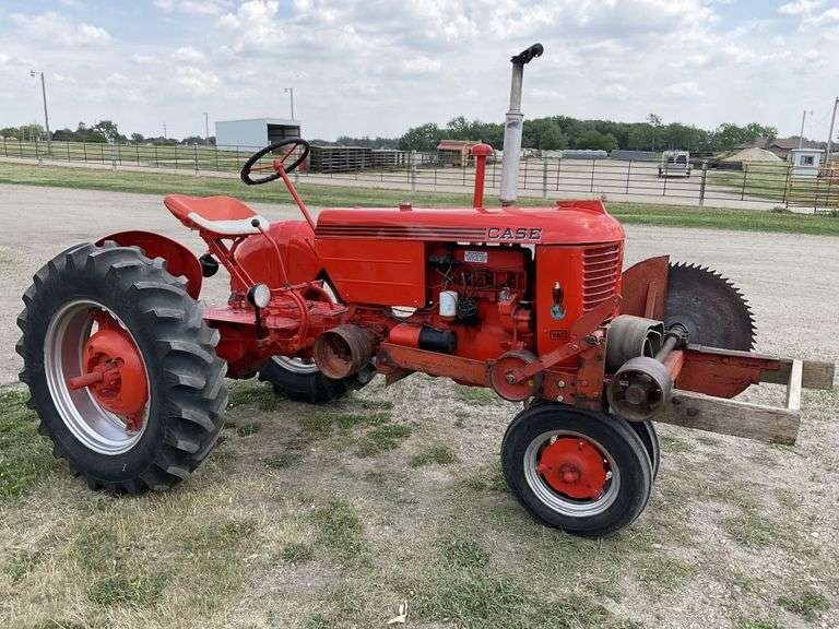 1945 Case VAC tractor w/ buzz saw and flat belt - Legacy Auction Company