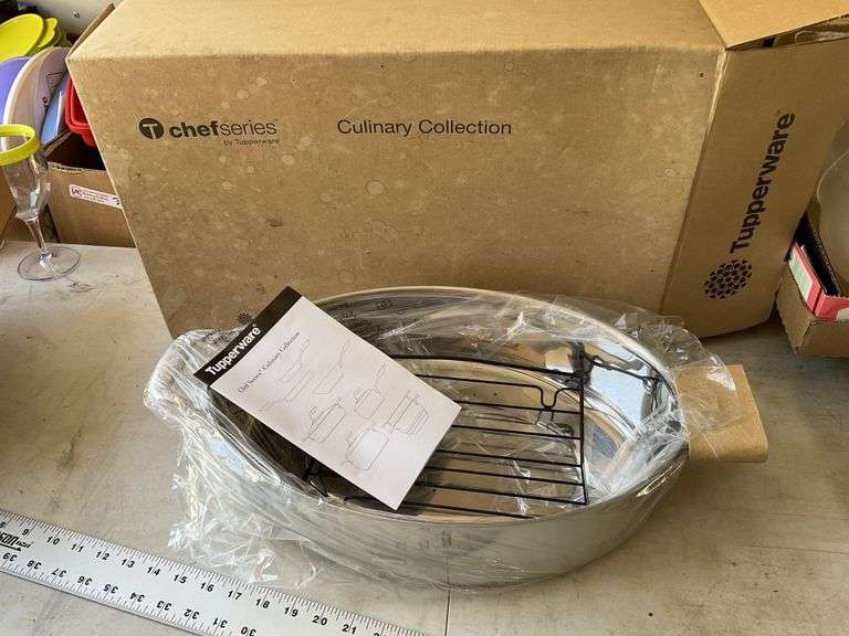 Tupperware Chef Series 11 x 16 oval roasting pan, - Legacy Auction Company