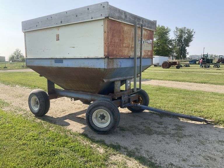 DMI Big Little center dump wagon with running gear - Legacy Auction Company