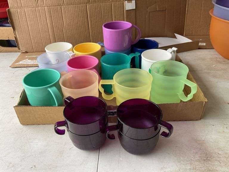 Tupperware cups - Legacy Auction Company
