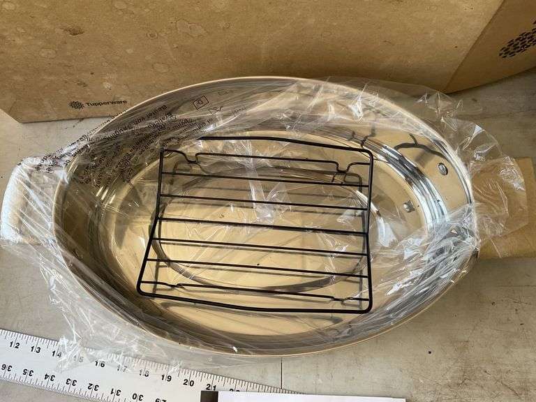 Tupperware Chef Series 11 x 16 oval roasting pan, - Legacy Auction Company