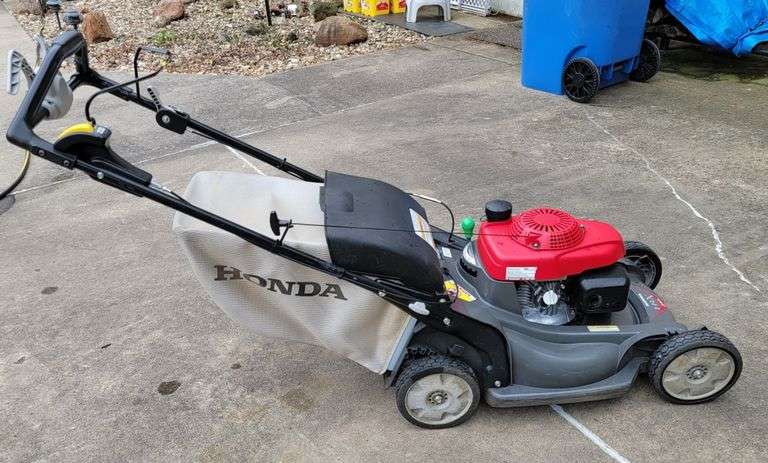 Honda "HRX 217 VYA" (21") 200cc Self Propelled - Legacy Auction Company