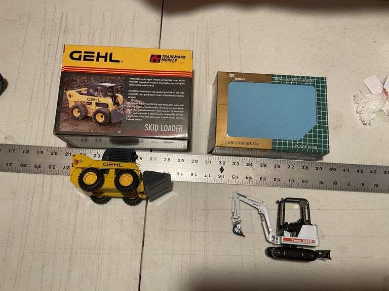 Gehl Skid loader model 7800 and bobcat hydraulic - Legacy Auction Company