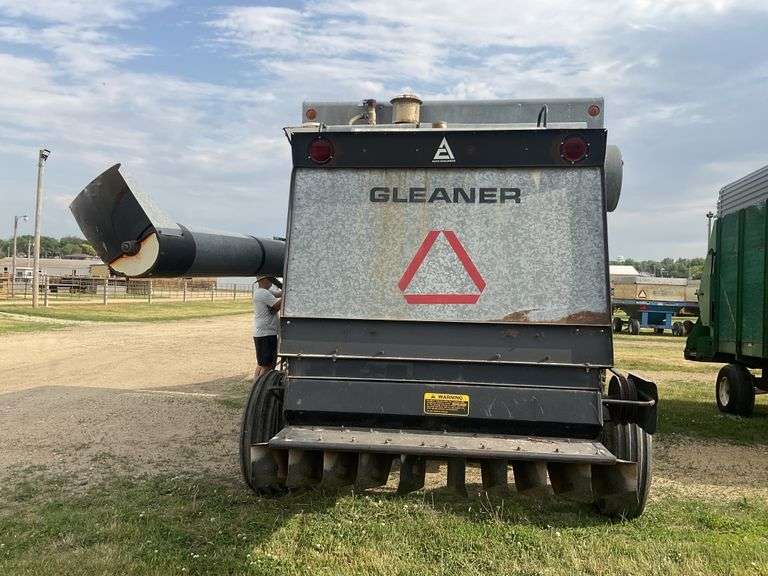 L3 gleaner Allis Chalmers Diesel hydro combine. - Legacy Auction Company