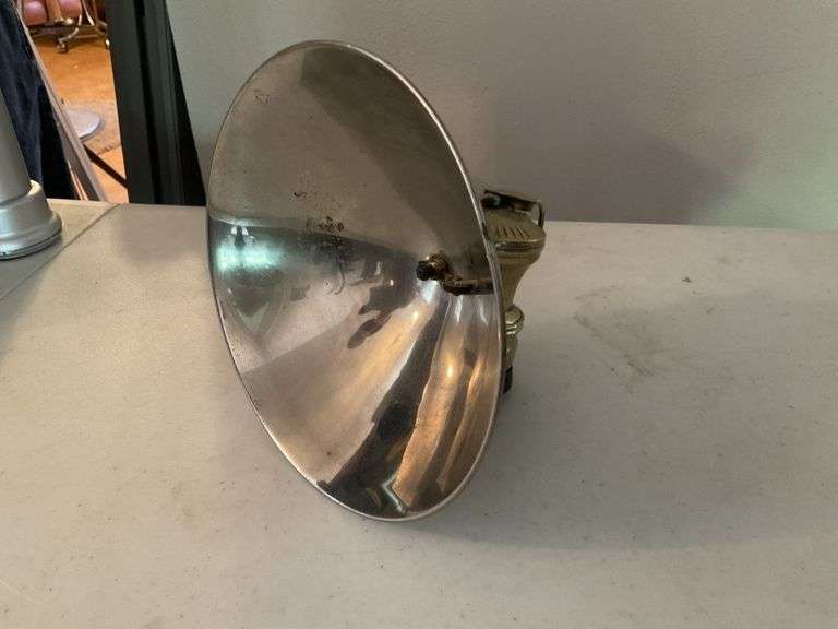 Universal lamp co. Autolite - Legacy Auction Company