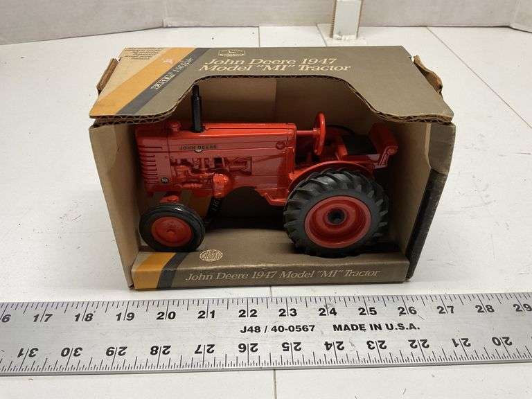 John Deere 1947 model MI tractor - Legacy Auction Company