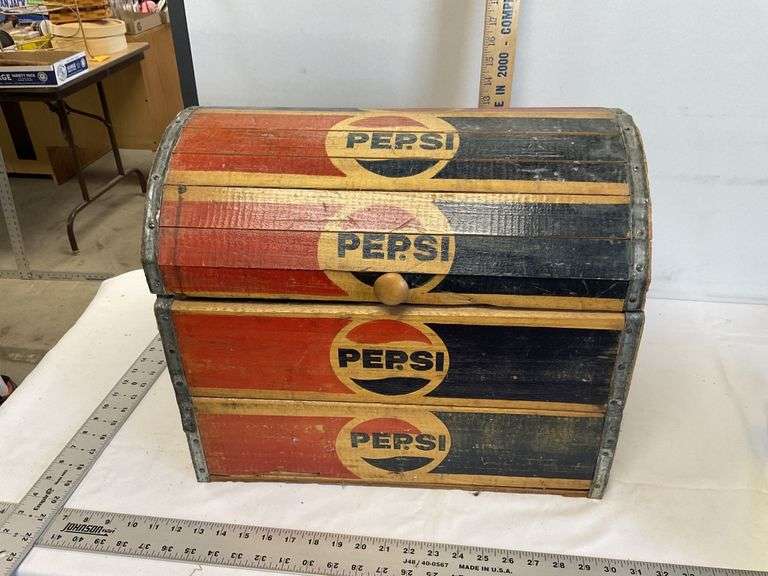 Pepsi Cola box - Legacy Auction Company