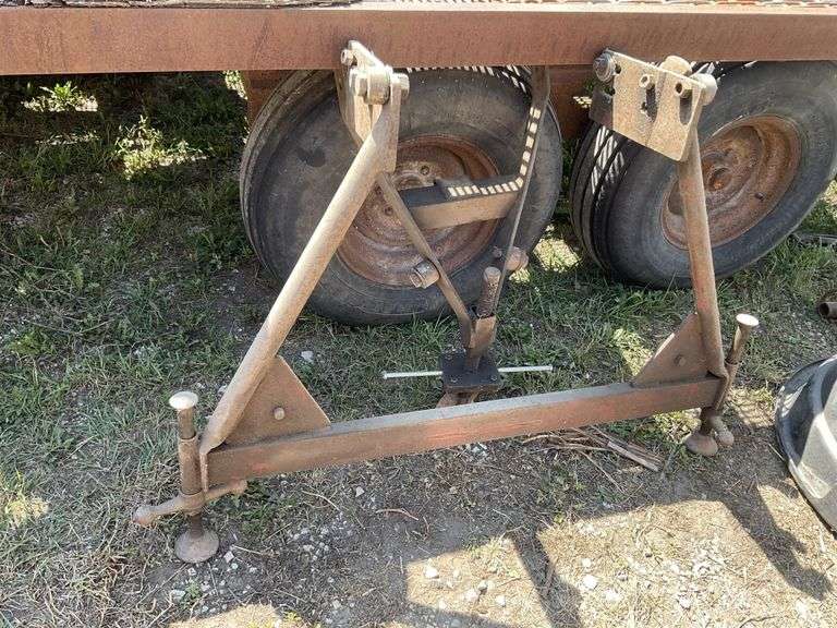 Stand for splitting Farmall tractors - Legacy Auction Company