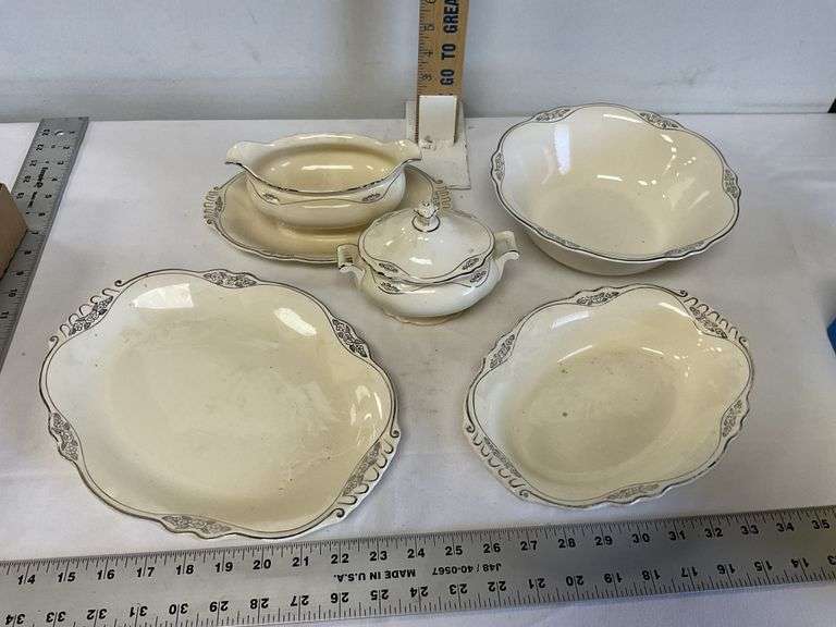 Homer Laughlin china pieces - Legacy Auction Company