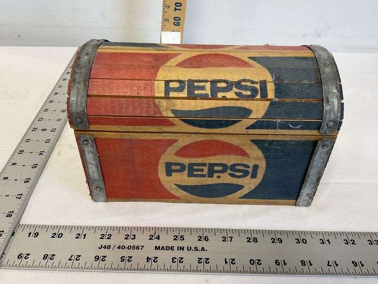 Pepsi Cola box - Legacy Auction Company
