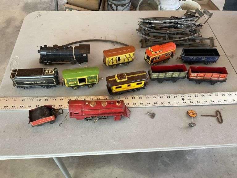 Vintage Marx tin train set - Legacy Auction Company