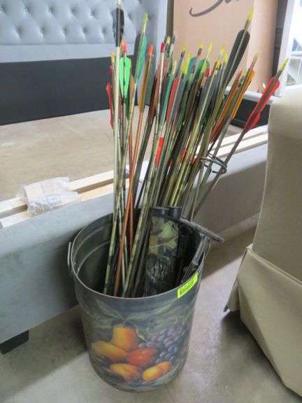 Bucket Full of Arrows - brittle fletches - Lambrecht Auction, Inc.