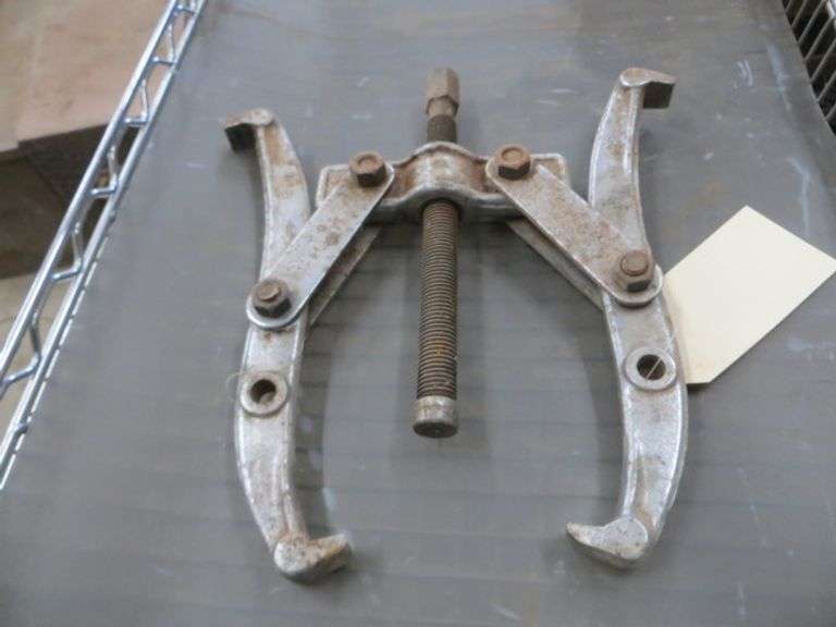 2 Jaw Large Gear Puller - Lambrecht Auction, Inc.