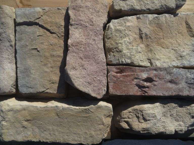 Country Ledge Chardonnay Stone Veneer - Lambrecht Auction, Inc.