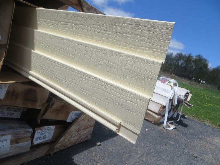 MIXED 12' Vinyl Siding & Soffit - Lambrecht Auction, Inc.
