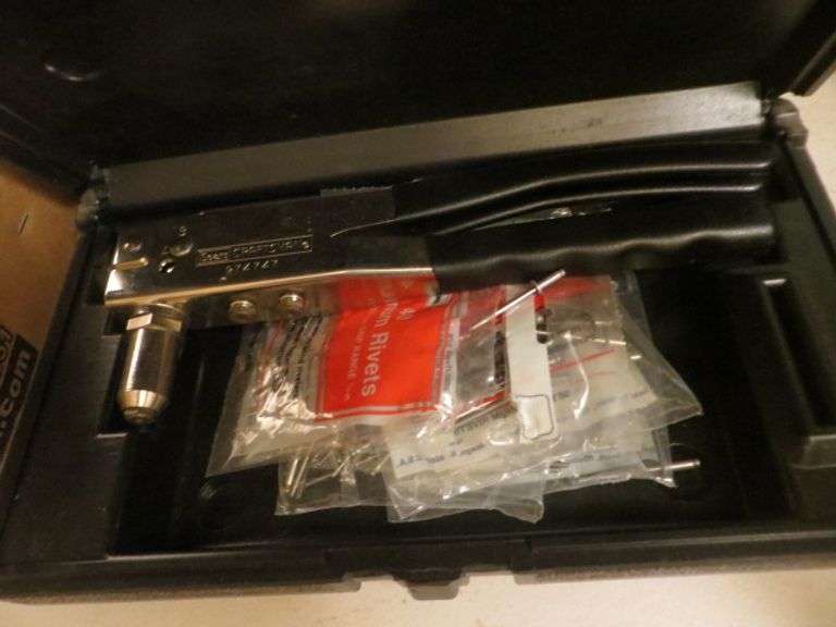 Craftsman Pop Rivet Gun w/ Case - Lambrecht Auction, Inc.