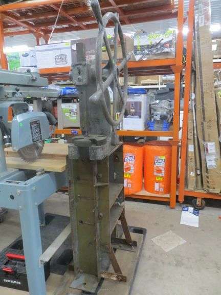 Large Arbor Press - Lambrecht Auction, Inc.