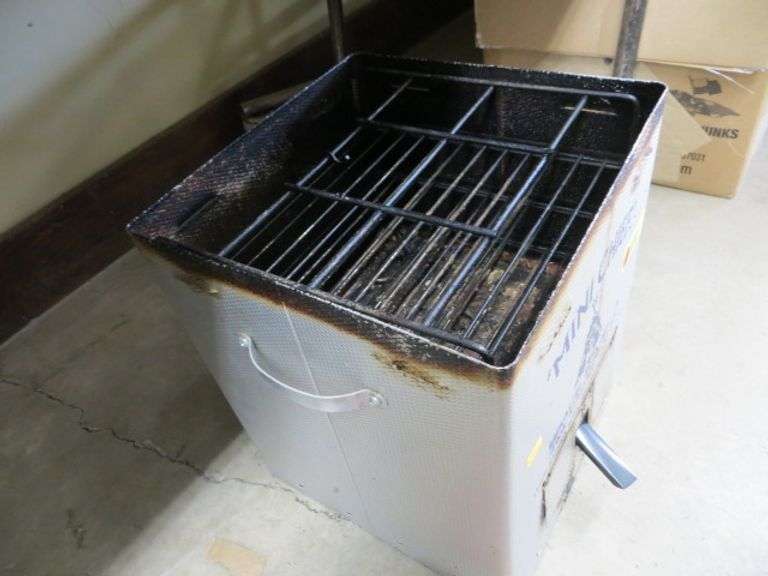 Mini Chief Electric Smoker - Lambrecht Auction, Inc.