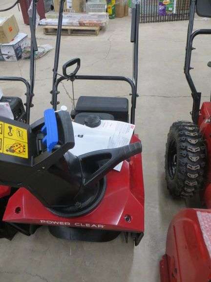 Toro Power Clear Commercial 821 RC Snow Thrower - Lambrecht Auction, Inc.