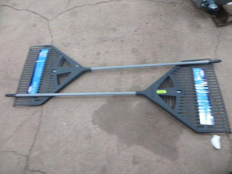 Suncast 26" Leaf Rakes - Lambrecht Auction, Inc.