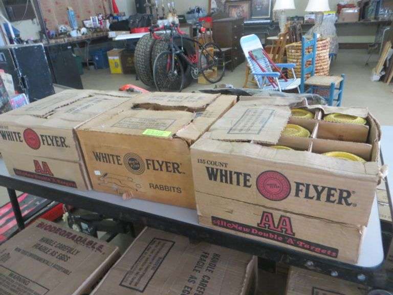 White Flyer Clay Pigeons/Rabbit - 135/box - Lambrecht Auction, Inc.