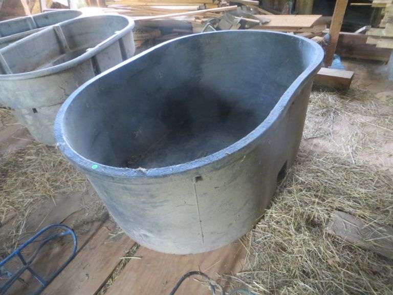 200 Gallon Soft Rubber Water Trough - Lambrecht Auction, Inc.