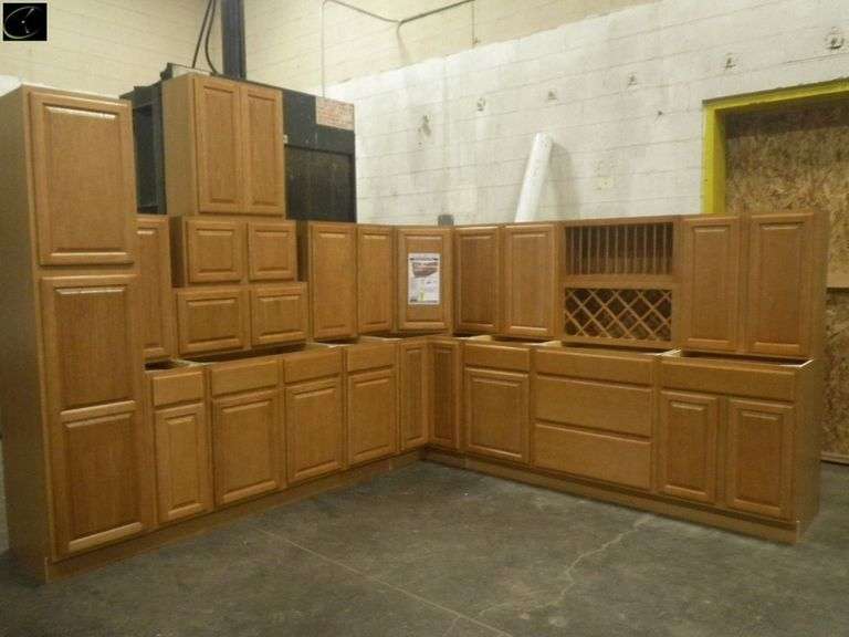 Regal Oak Kitchen Cabinet Set 12' x 15' - Lambrecht Auction, Inc.