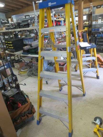 Bauer 6' Fiberglass Step Ladder (Steps on Both Sides) - Lambrecht ...