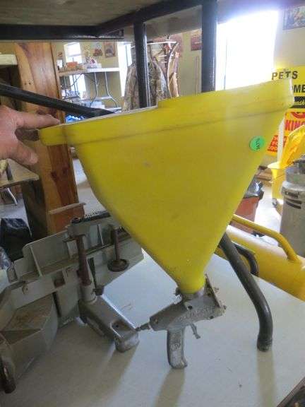 Goldblatt Pattern Pistol Texture Sprayer - Lambrecht Auction, Inc.